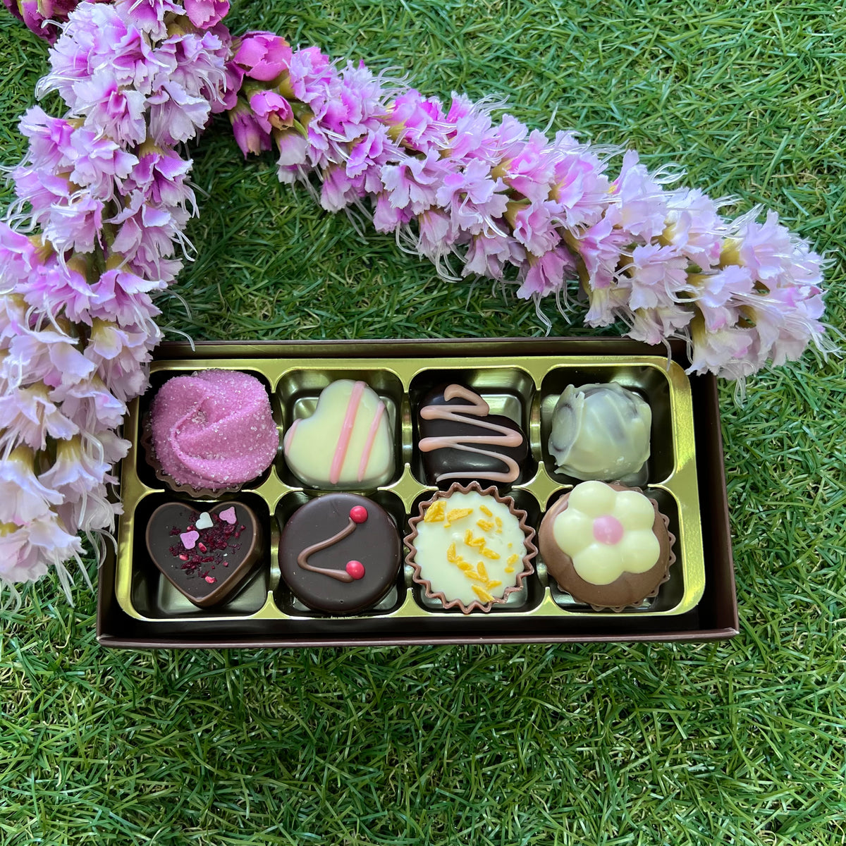 Maple Petite Ultimate Chocolate Selection Gift Box | 8 Chocolates ...